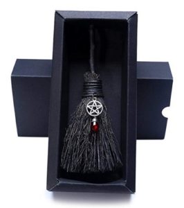 28 Witch Essentials [Tools for Witchcraft Explained]