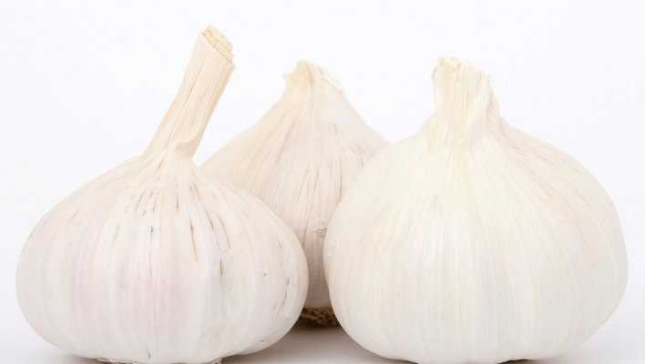 Garlic in Witchcraft: Spells, Rituals, Healing and More