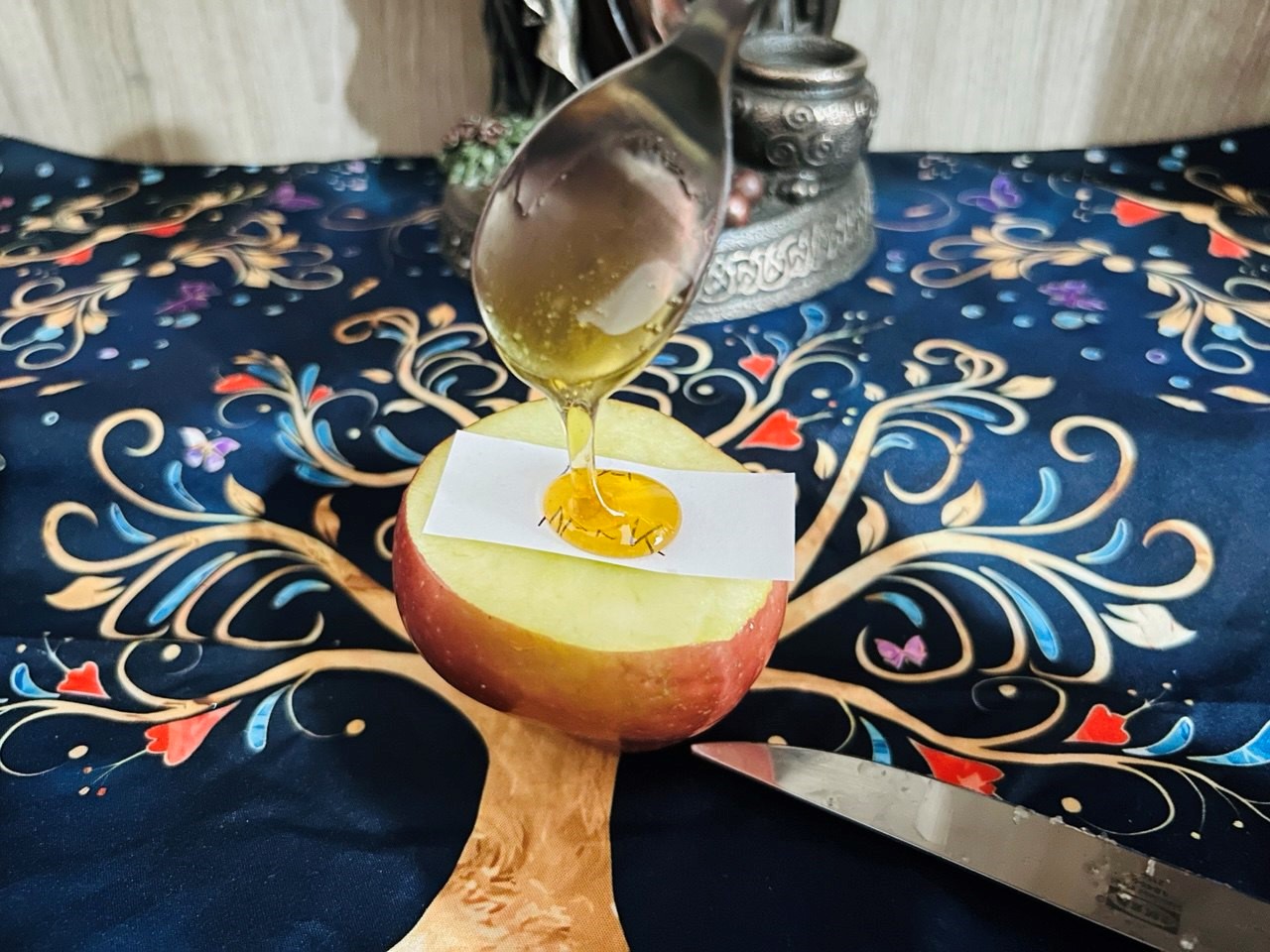 Enchantment of the Haunted Apple - Reconciliation Spell (DIY Cast-Along)