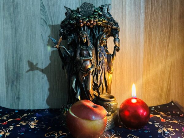 Enchantment of the Haunted Apple - Reconciliation Spell (DIY Cast-Along)
