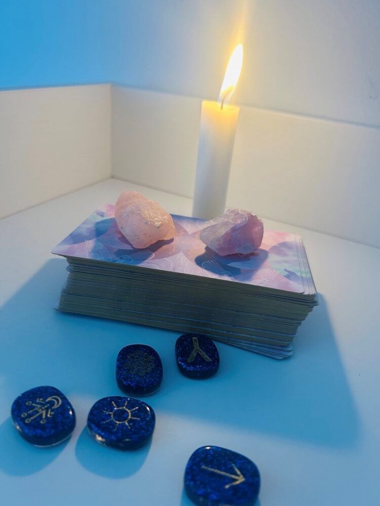 9 Ways to Use White Candles in Witchcraft (DIY With Pictures)