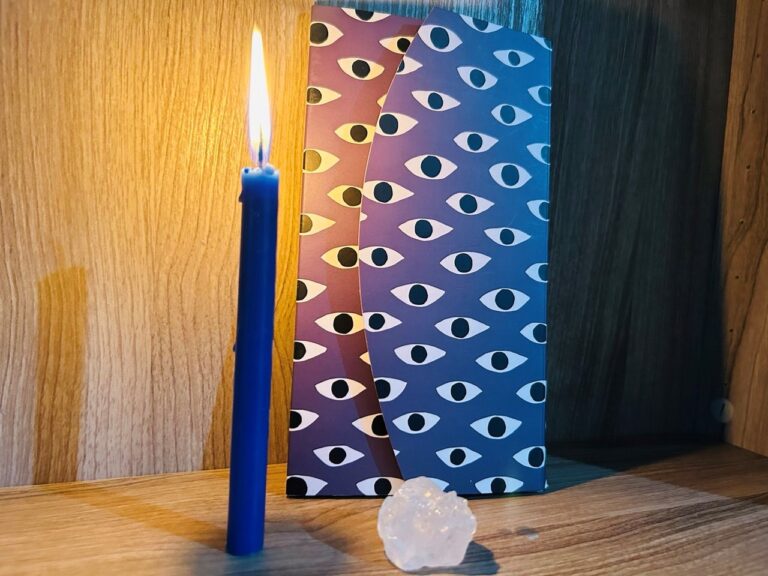 10 Ways to Use Blue Candles in Witchcraft (DIY With Pictures)