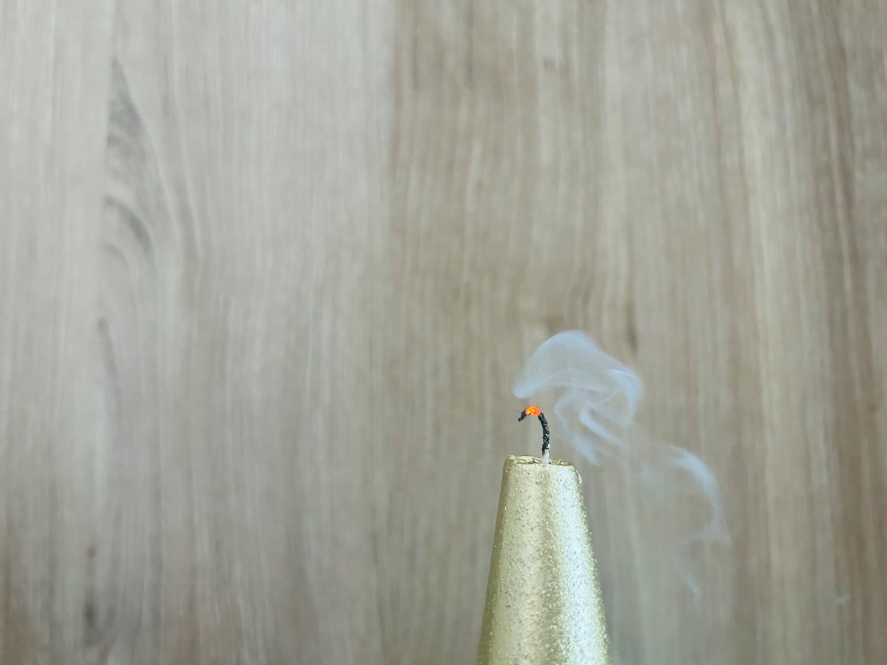 9 Ways to Use Gold Candles in Witchcraft (DIY With Pictures)