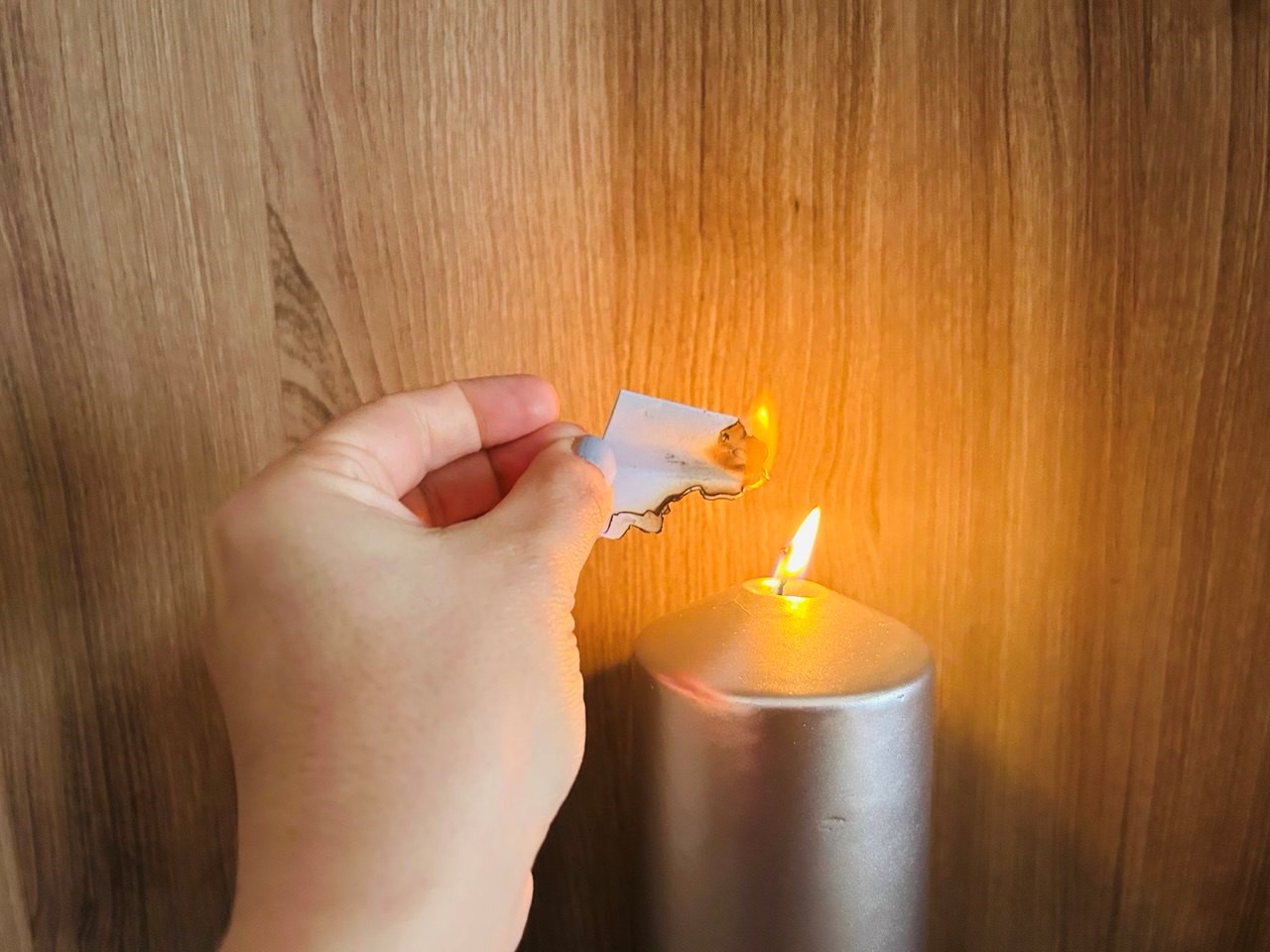 9 Ways to Use Silver Candles in Witchcraft (DIY With Pictures)