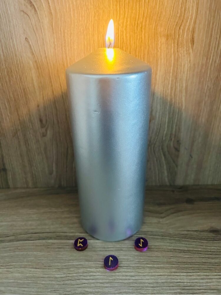 9 Ways to Use Silver Candles in Witchcraft (DIY With Pictures)
